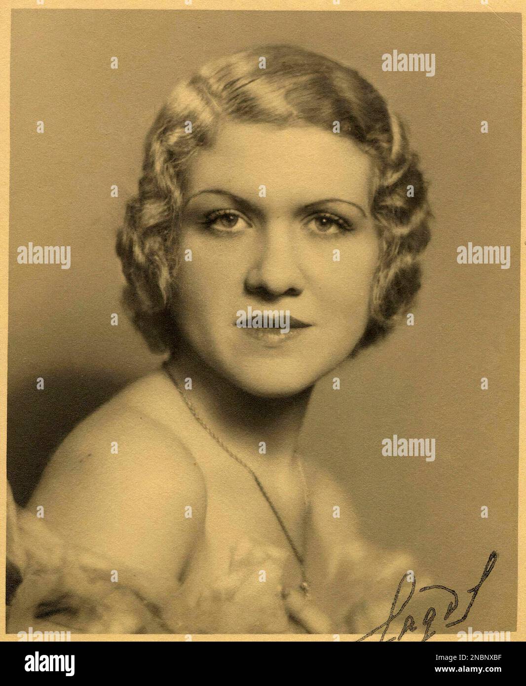 Josefina de la Torre, Poetisa, novelista, cantante lírica y actriz ... Josefina de la Torre, Poetisa, novelista, cantante lírica y actriz ...