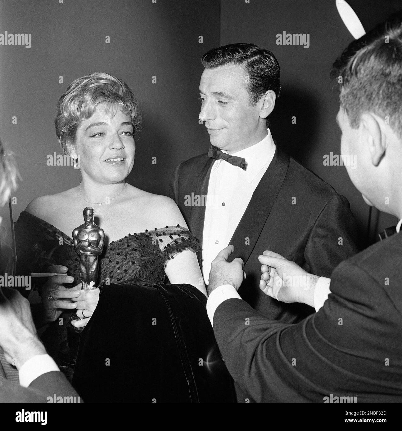 Simone Signoret, French actress who won Oscar for best performance by ...
