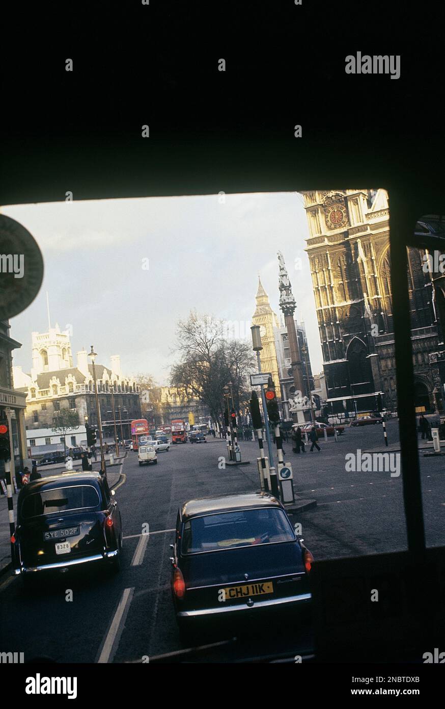 London 1972. Ein Blick von einem Bus auf eine Straße in der Gegend von ...