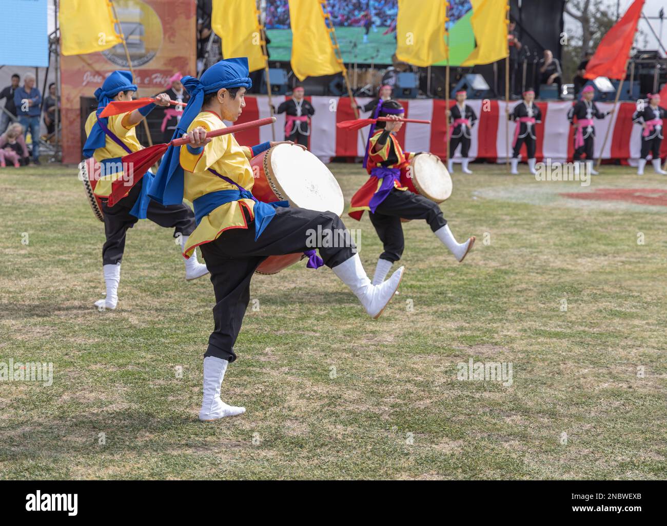 Buenos Aires, Argentinien - 14. Februar 2023: Japanische Tänzer mit ...
