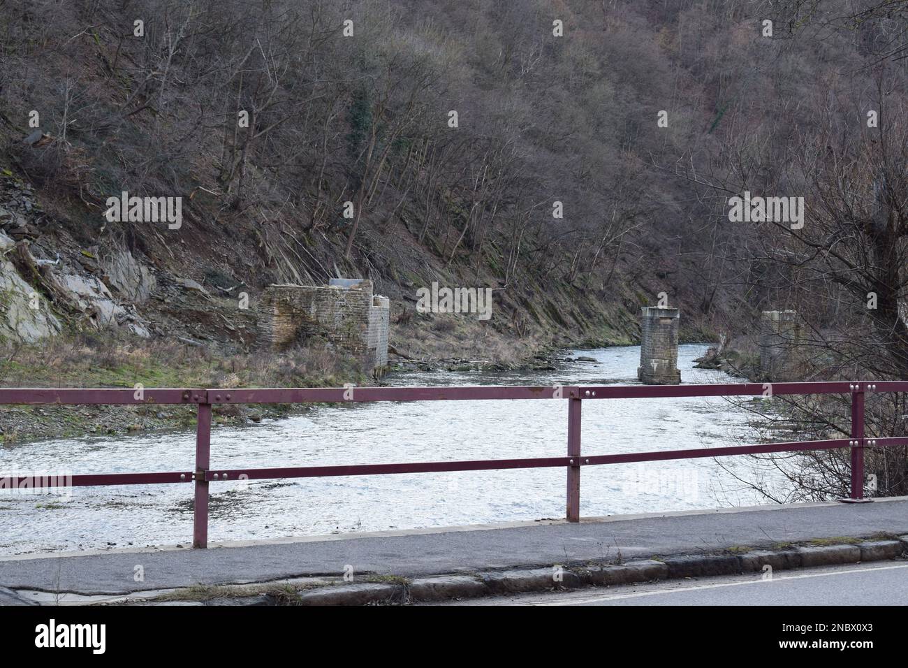 Nach der Ahr-Flutkatastrophe, 2023, sind noch Brückenteile in dieser ...