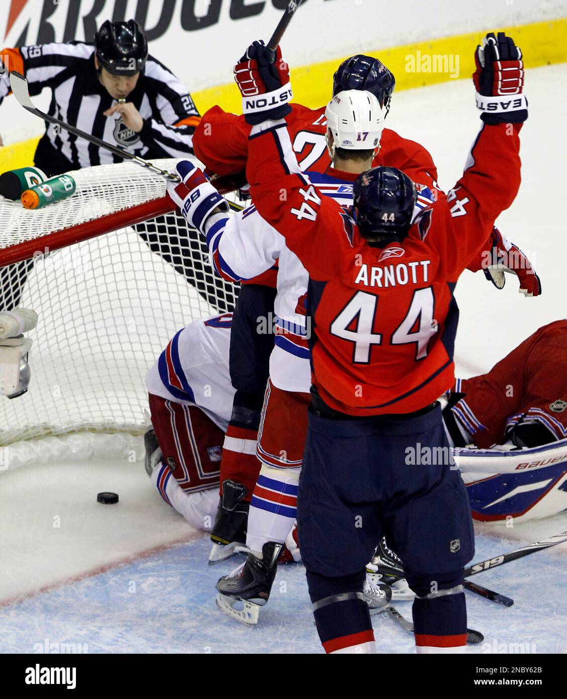 Washington Capitals center Jason Arnott celebrates after a goal by ...