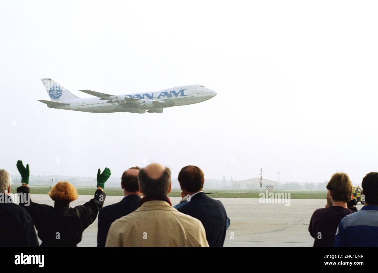 Well-wishers wave as the Pan American Airlines, Boeing 747 called ...