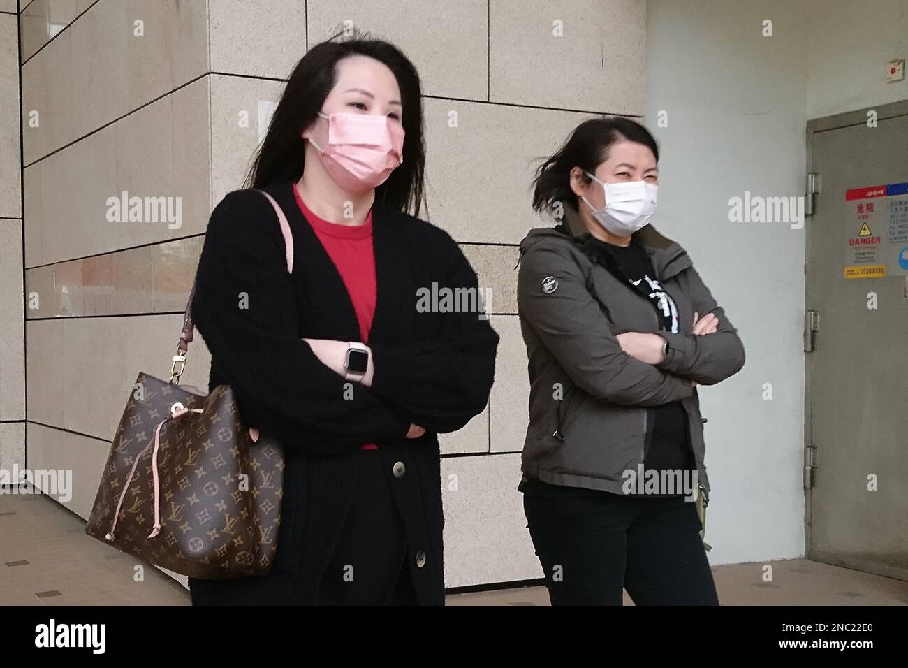 Chiu Hoi-Ling (links), die jüngere Tochter des verstorbenen Lui Suk ...