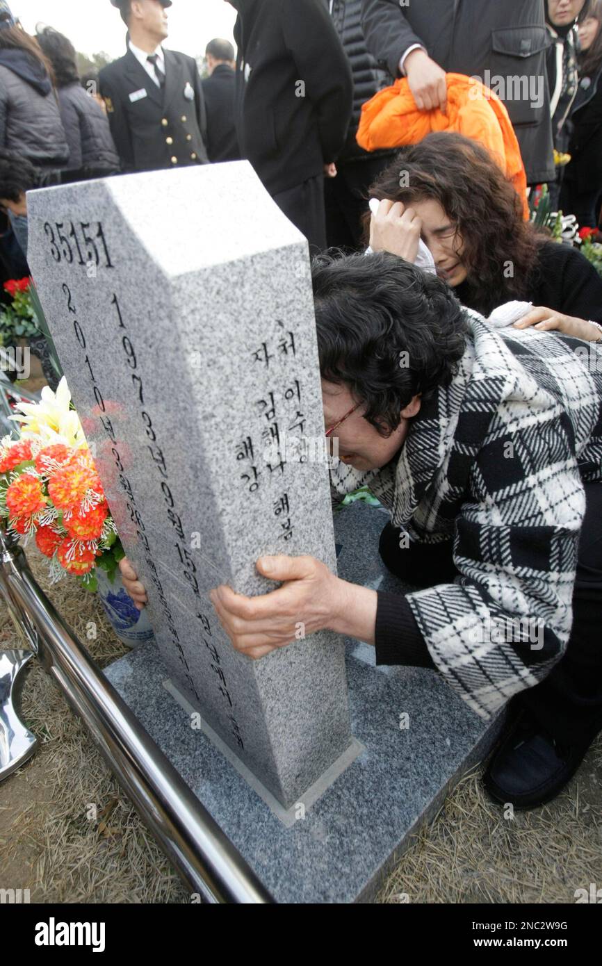 Family members of the deceased sergeant major Kim Tae-shick, one of the ...