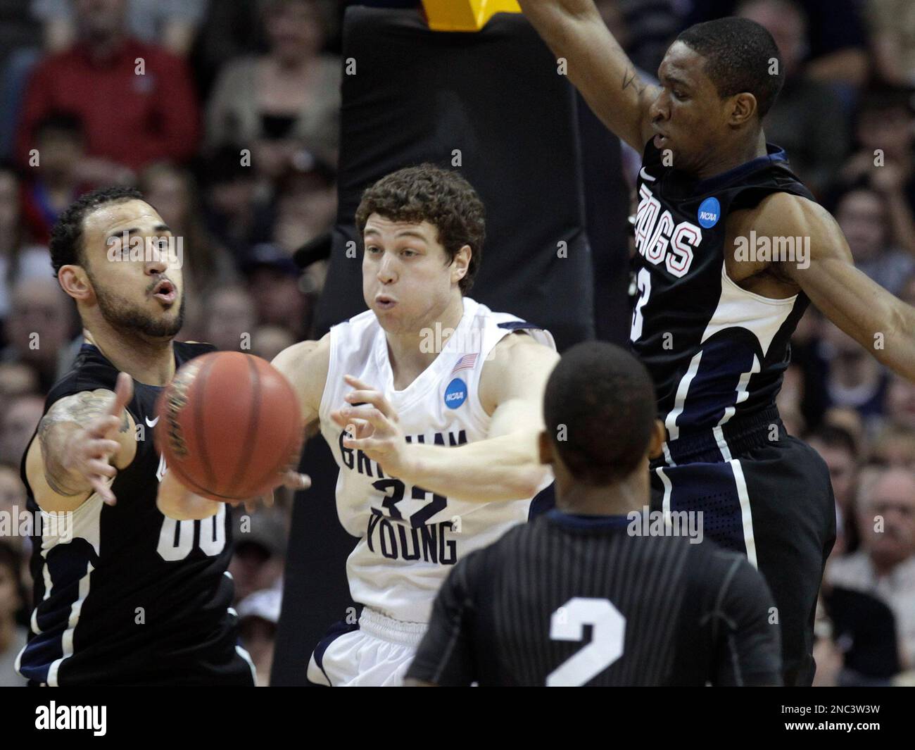 BYU guard Jimmer Fredette (32) passes the ball off against Gonzaga ...