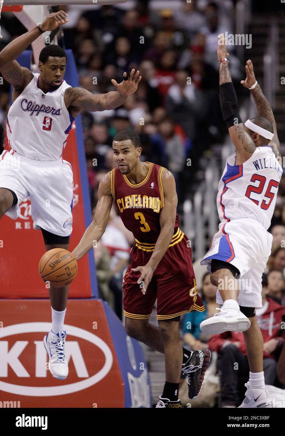 Cleveland Cavaliers guard Ramon Sessions, center, passes the ball as he ...