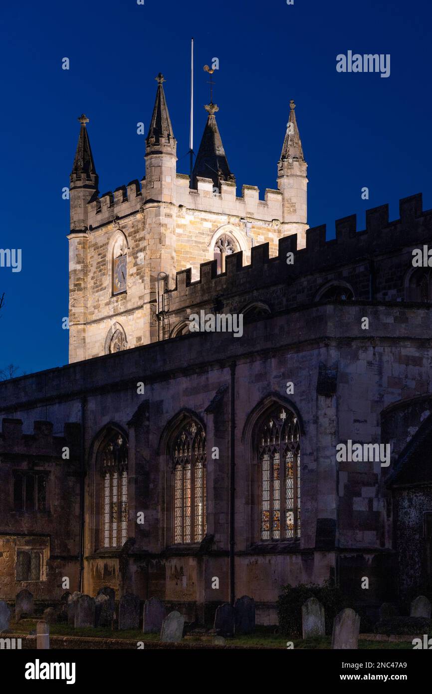 St. Michaels Kirche beleuchtet bei Nacht. Eine anglikanische ...