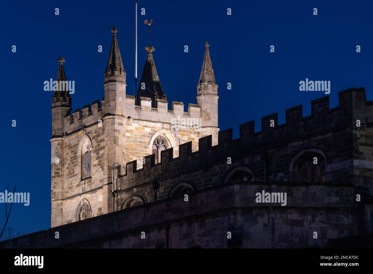 Kirche mit doppelturm -Fotos und -Bildmaterial in hoher Auflösung – Alamy