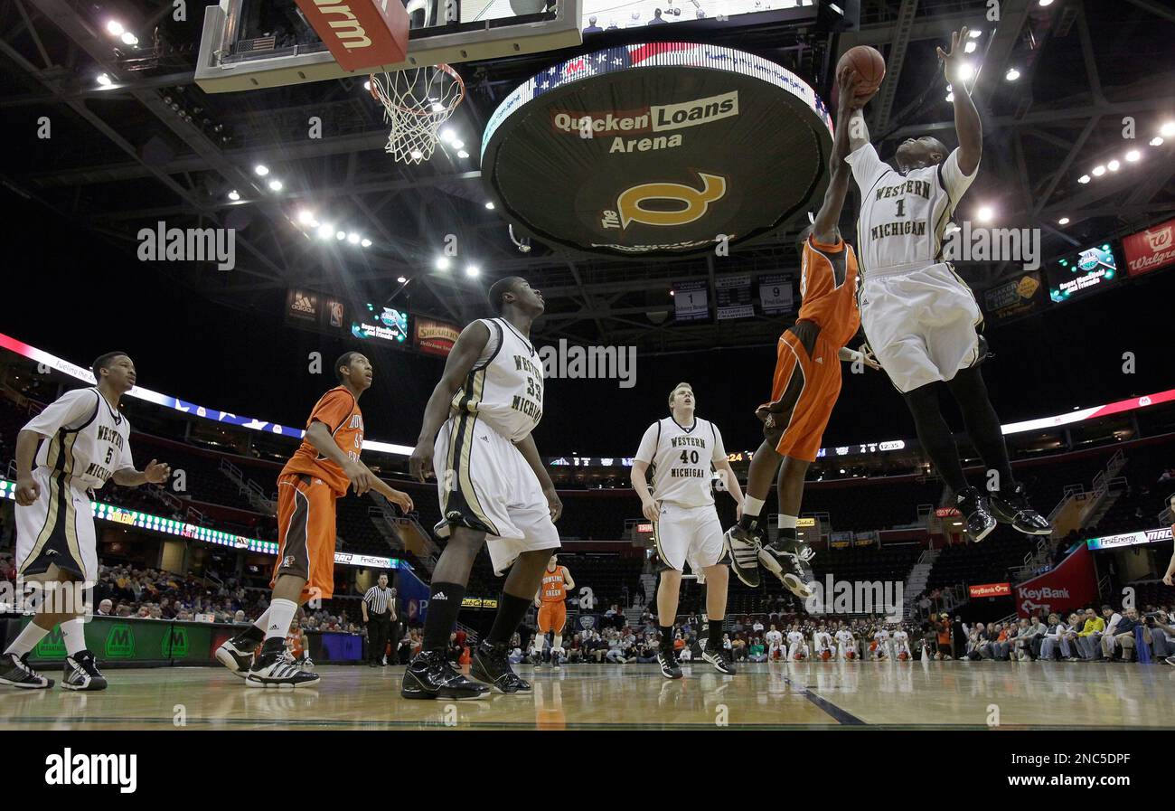 Western Michigan's Demetrius Ward (1), right, battles Bowling Green's ...