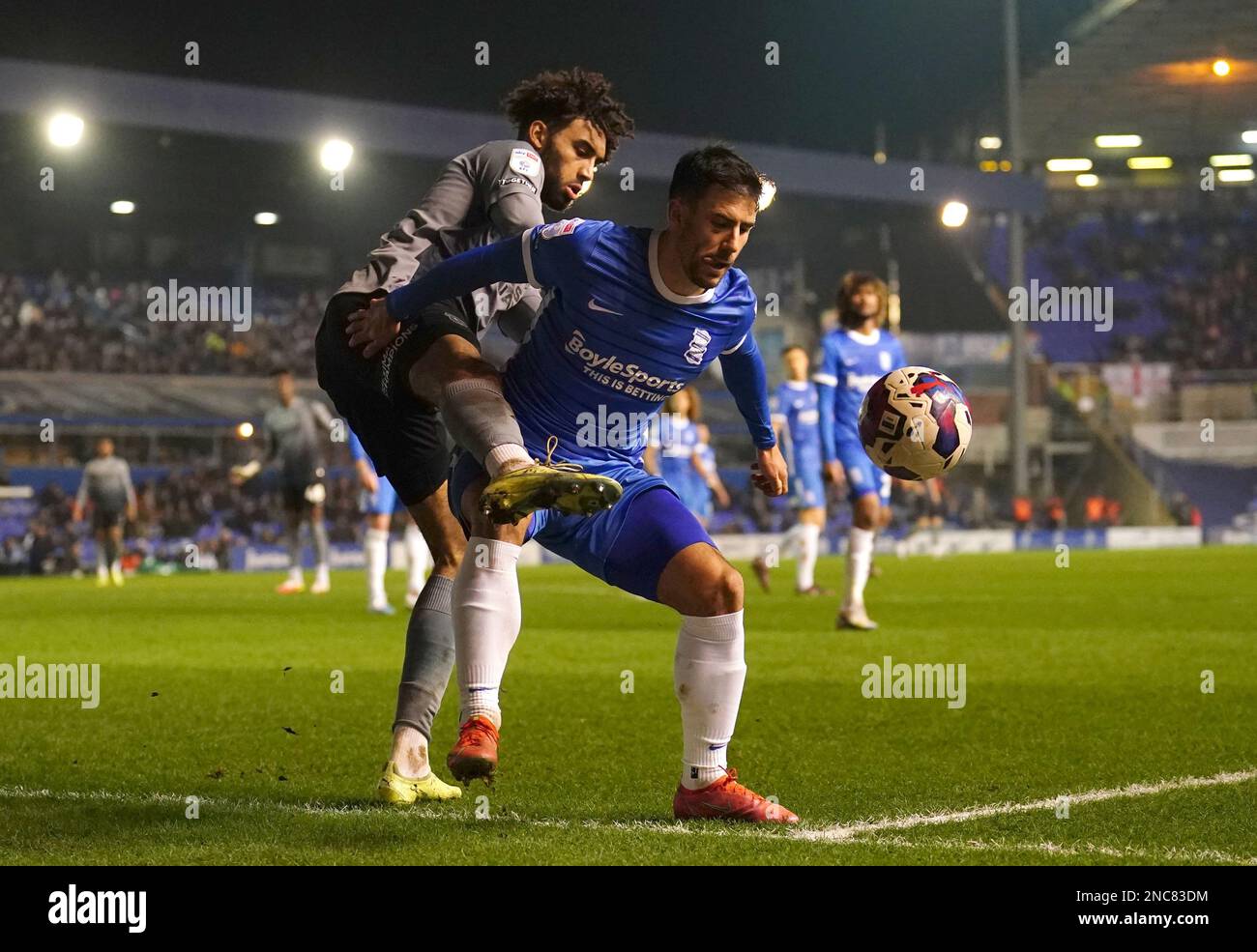 Kion Etete von Cardiff City (links) und Maxime Colin von Birmingham ...
