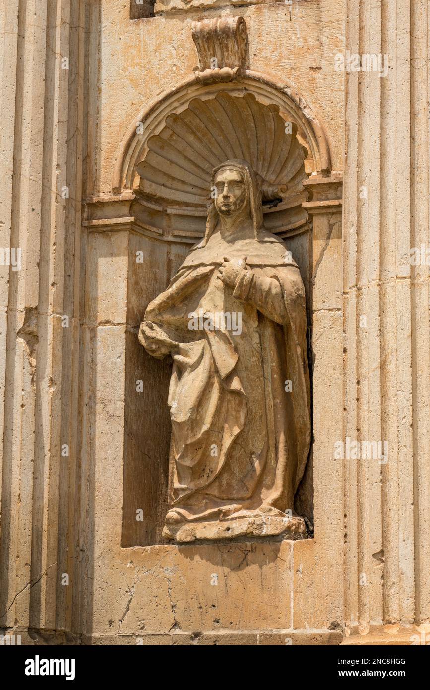 Statue an der Fassade der Kirche Santo Domingo de Guzman im ...