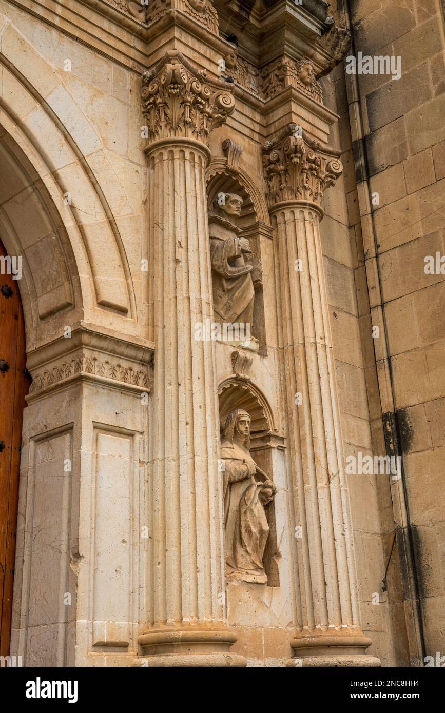 Statue an der Fassade der Kirche Santo Domingo de Guzman im ...