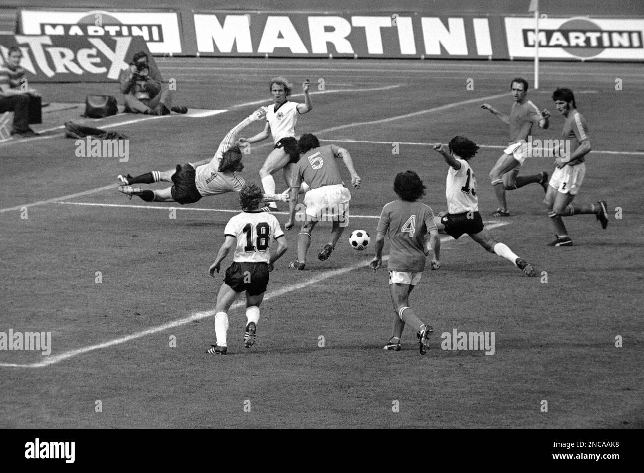 West Germany’s Gerd Mueller, (no. 13, center), on his way to score his ...