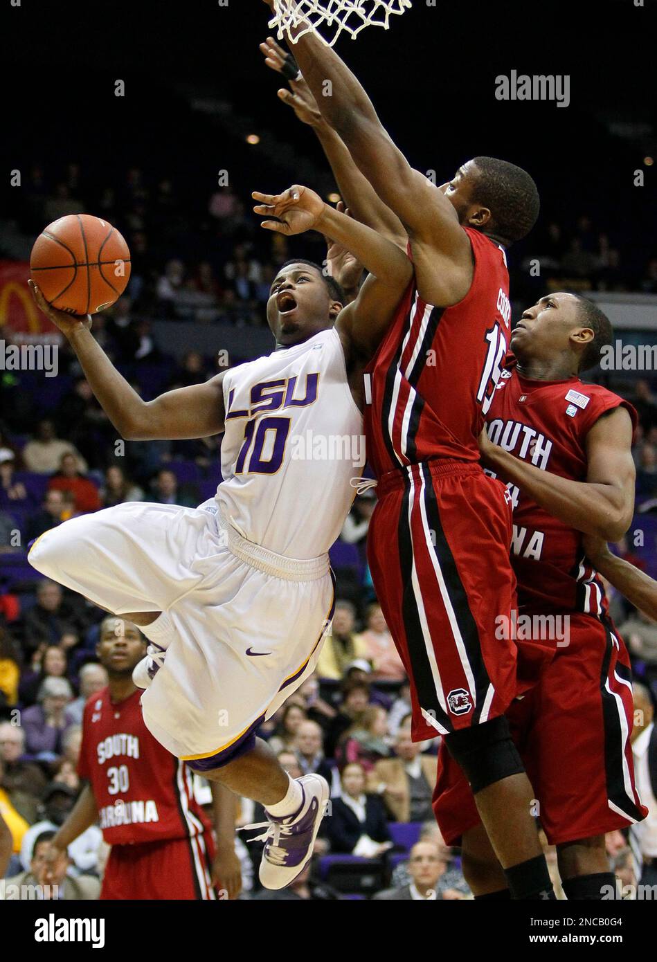 LSU guard Andre Stringer (10) goes up for a shot against South Carolina ...
