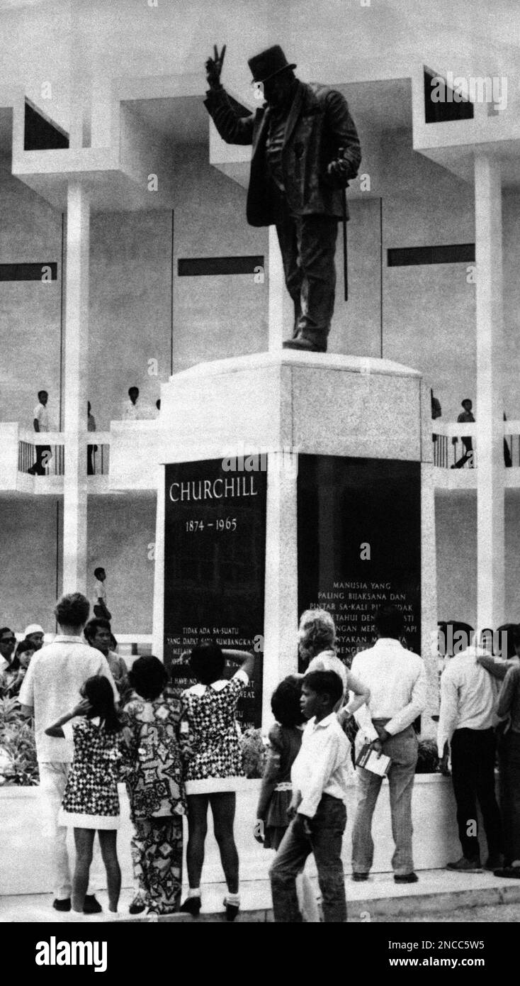 A statue of Sir Winston Churchill with his famous V-sign graces the 5 ...