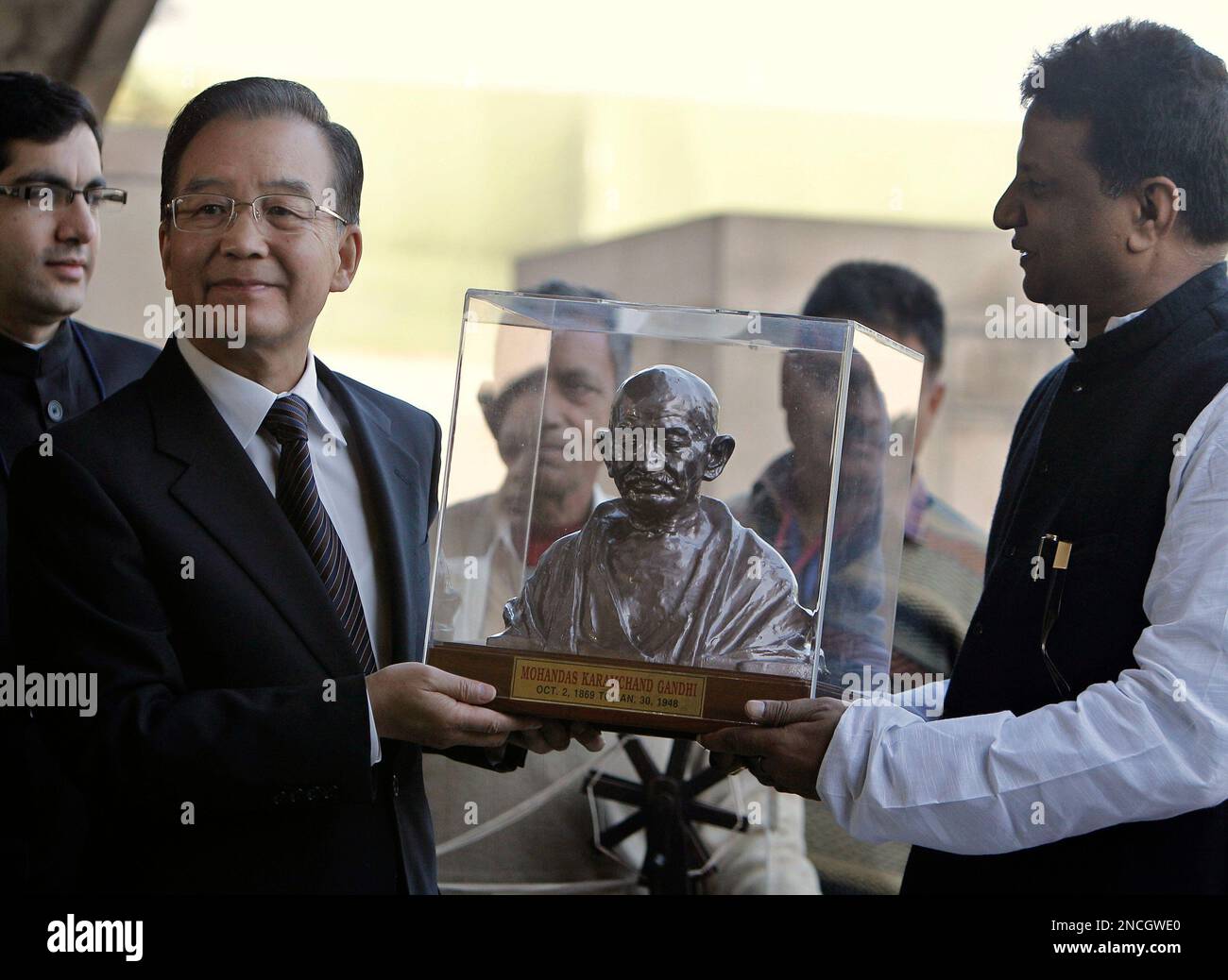 Chinese Premier Wen Jiabao, left, receives a memento at the memorial of Mahatma Gandhi in New ...