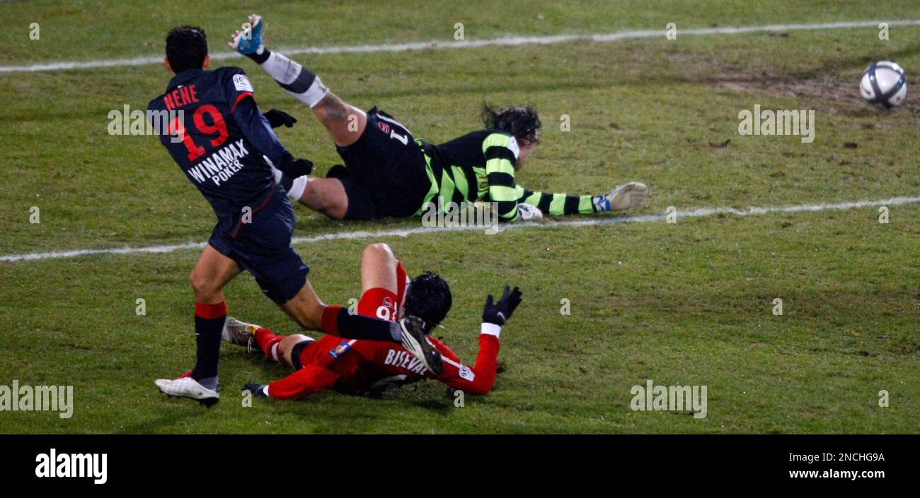 PSG's midfielder Luis de Carvalho Nene of Brazil, left, scores during ...