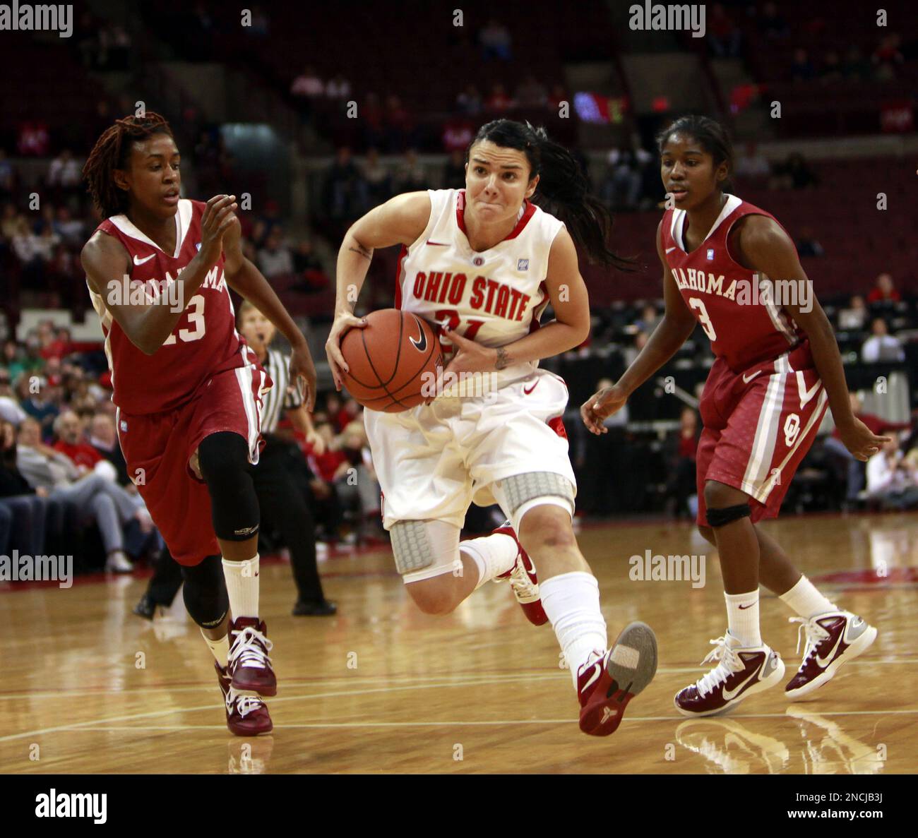 Ohio State's Samantha Prahalis (21) drives to the basket past Oklahoma ...