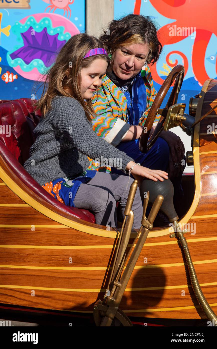 Bristol, UK 14/02/2023, Siebenjährige Selma Mason, aus Bristol, Sie ...