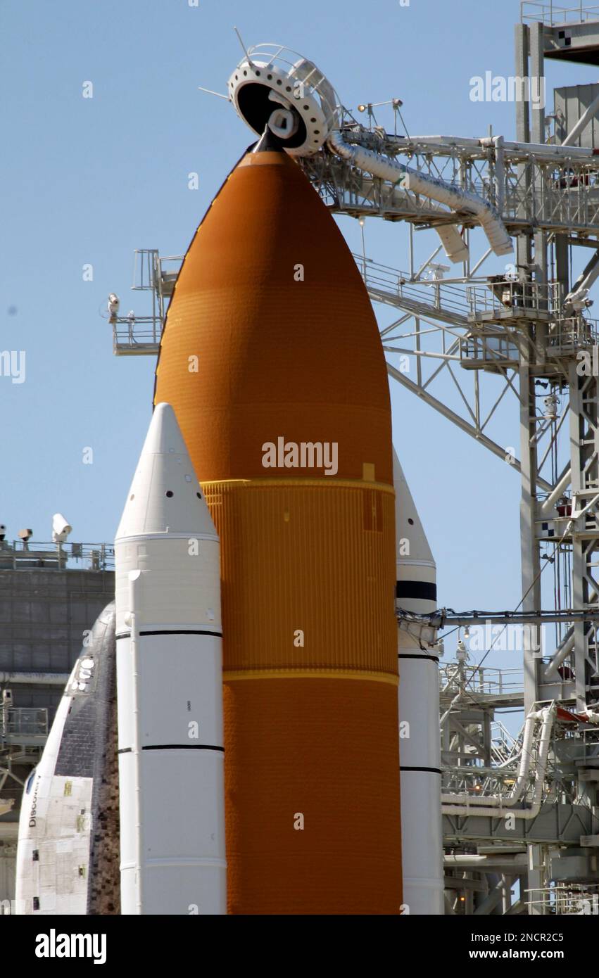 Space shuttle Discovery's hydrogen gas connector, seen connected to the ...