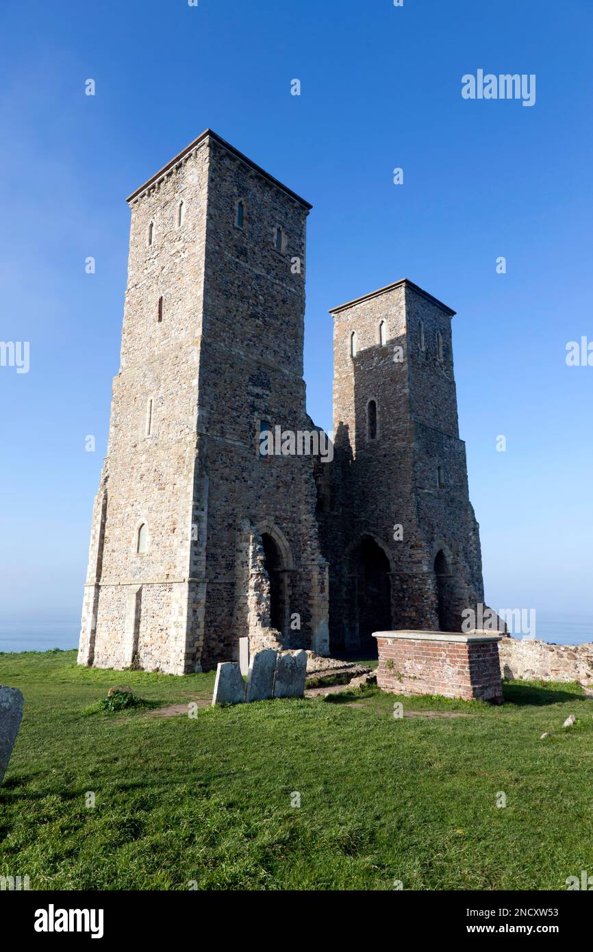 Blick auf die zwei Türme, Teil der Überreste des St. Mary's Churchat ...