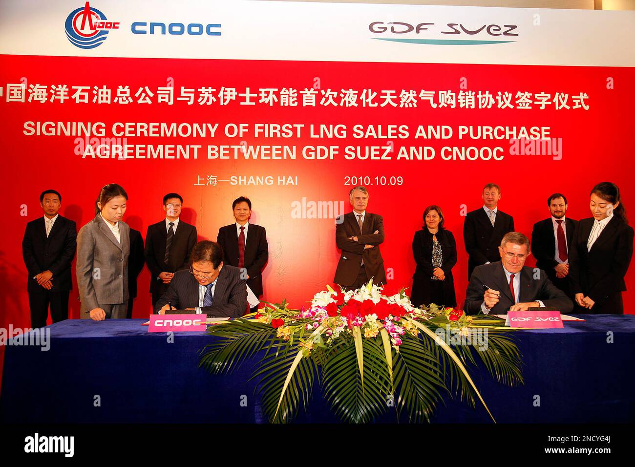 GDF Suez's Chairman and CEO Gerard Mestrallet, right, and Wang Jiaxiang ...