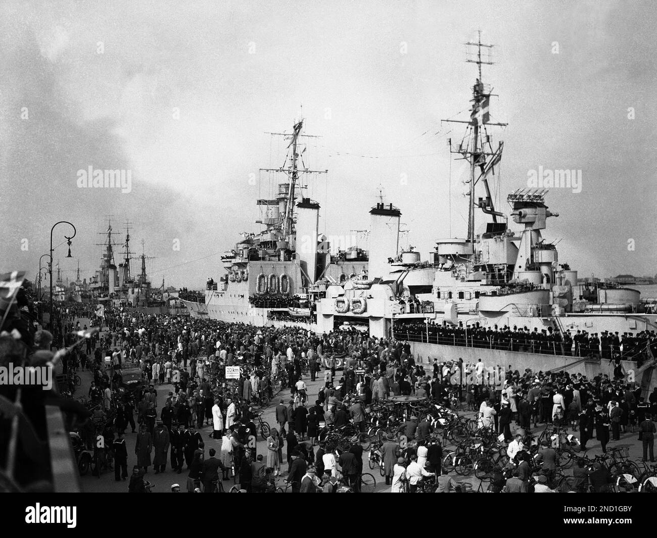 Ships of the Royal Royal Navy arrived in the port of Copenhagen on May ...