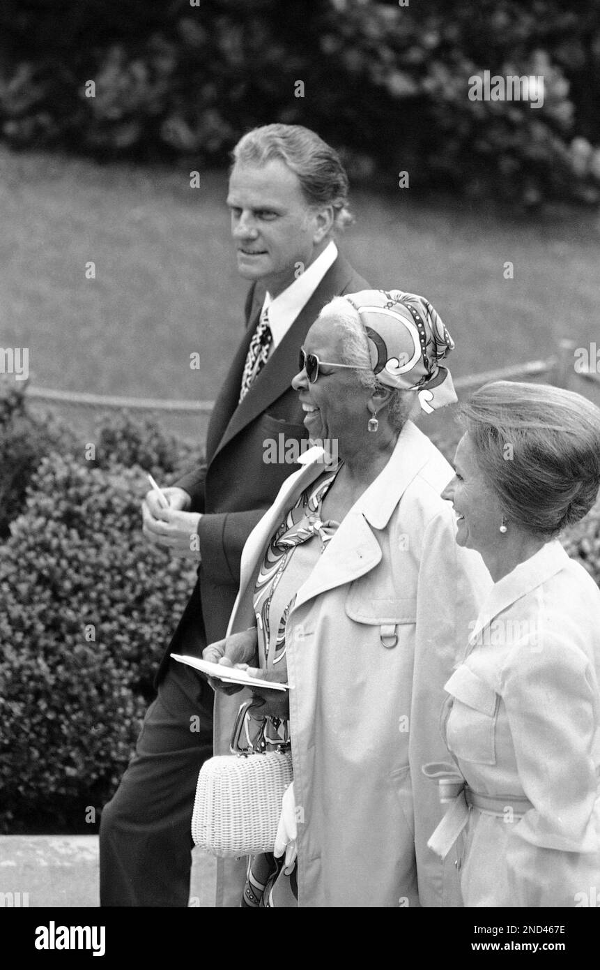 Actress Ethel Waters is flanked by Evangelist Billy Graham and his wife ...