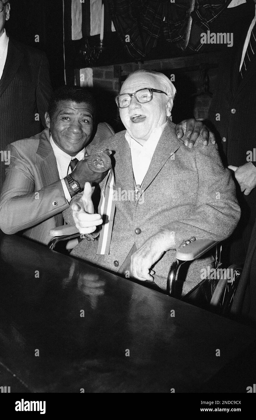 Former world heavyweight boxing champion Floyd Patterson, left ...