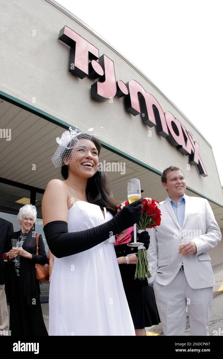 Self-proclaimed "Maxxinista" Bride Lisa Satayut celebrates after her ...