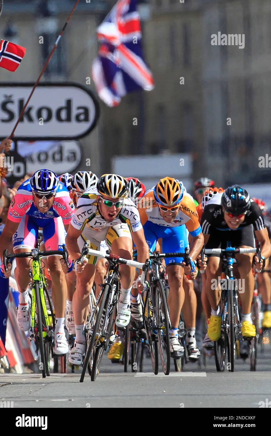 Alessandro Petacchi of Italy, stage winner Mark Cavendish of Britain ...