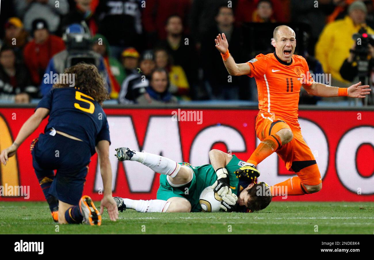 Netherlands' Arjen Robben, right, reacts as Spain goalkeeper Iker ...