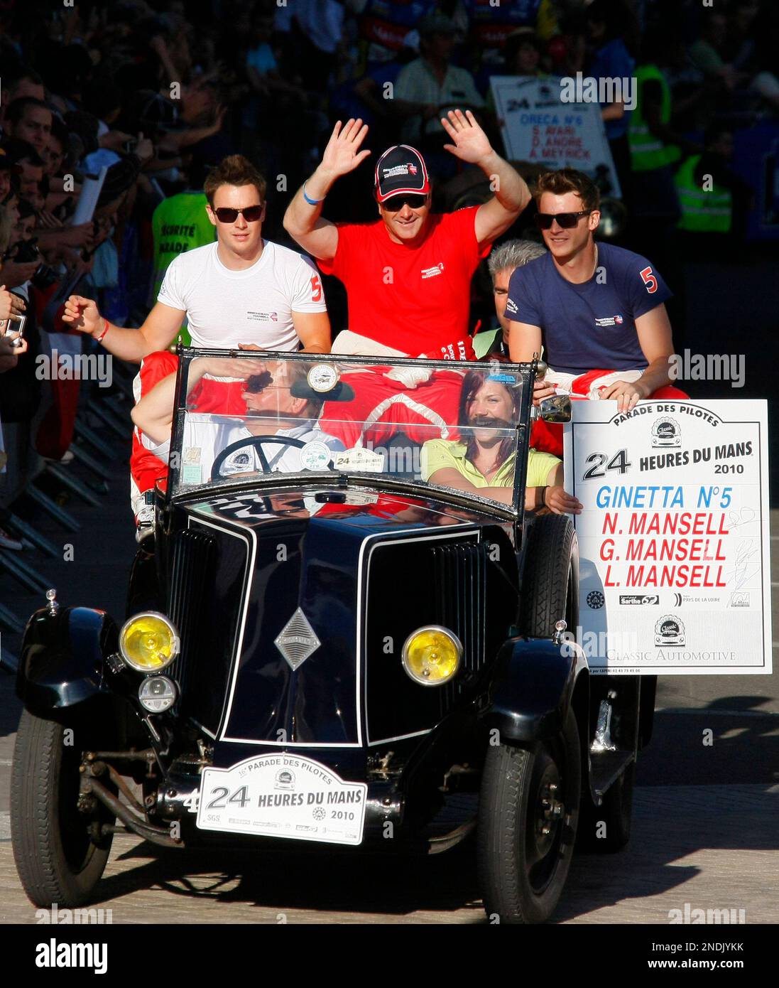 Former world champion of Formula 1 Nigel Mansell, center, with his sons ...