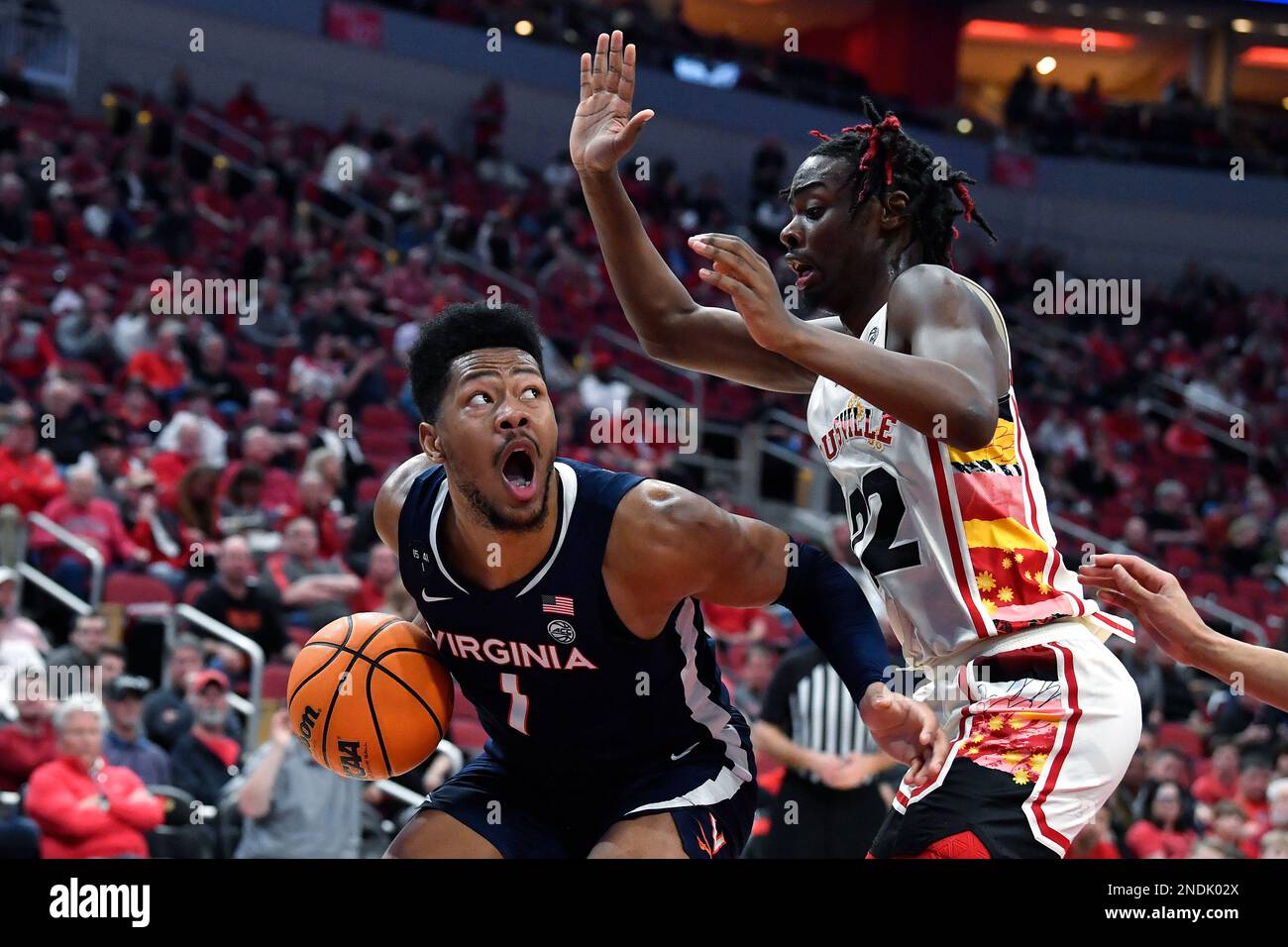 Virginia forward Jayden Gardner (1) drives to the basket against ...