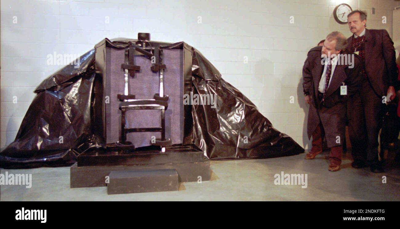 FILE - In this Jan. 24, 1996 file photo, reporters look at the chair ...