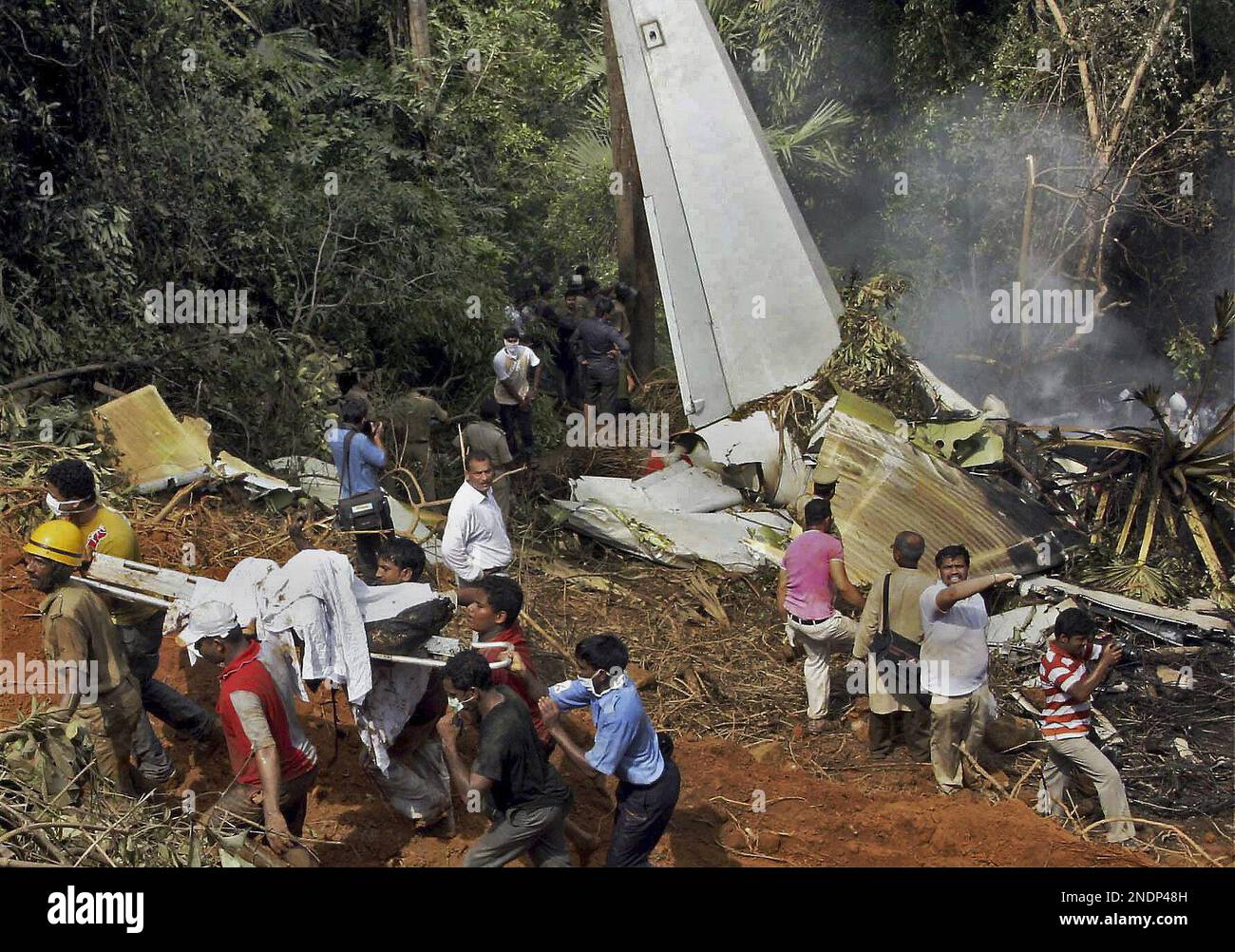 ** EDS NOTE: GRAPHIC CONTENT ** Indian firefighters and rescue workers ...