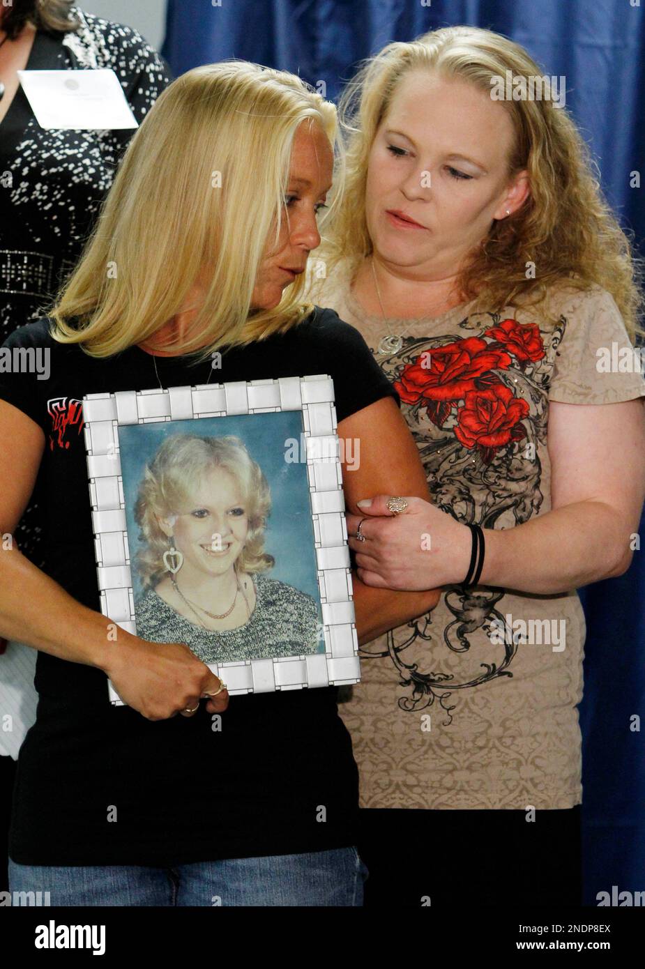 Marcie Walker holds the photograph of her then 14-year-old sister ...