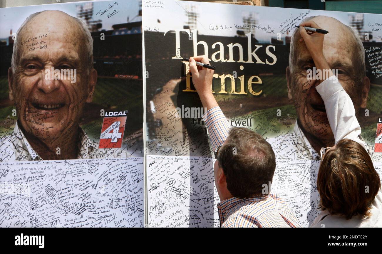 Detroit Tigers fans pay their respects to late Hall of Fame broadcaster ...