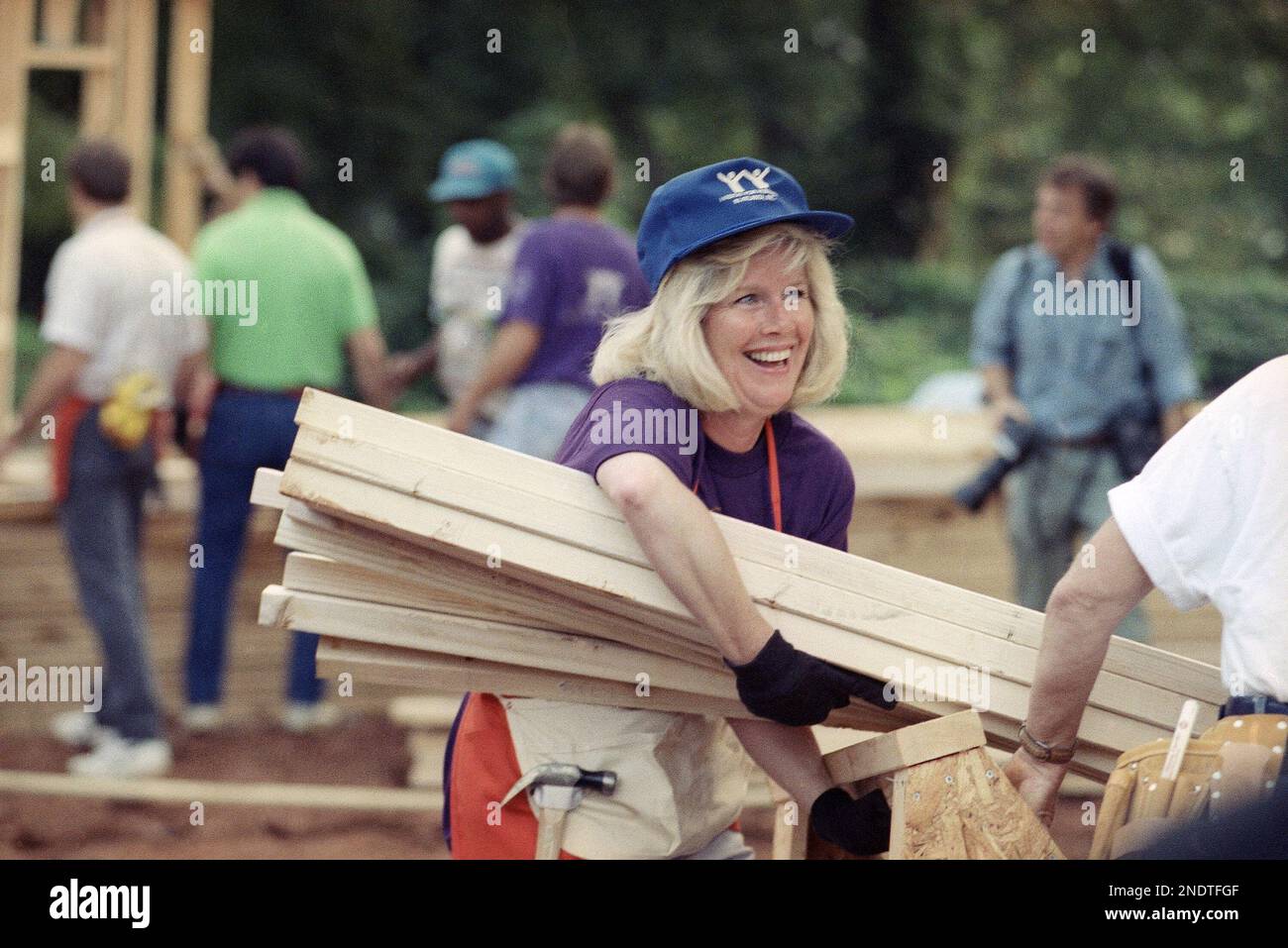 Tipper Gore, wife of vice-presidential candidate Sen. Al Gore, grapples ...
