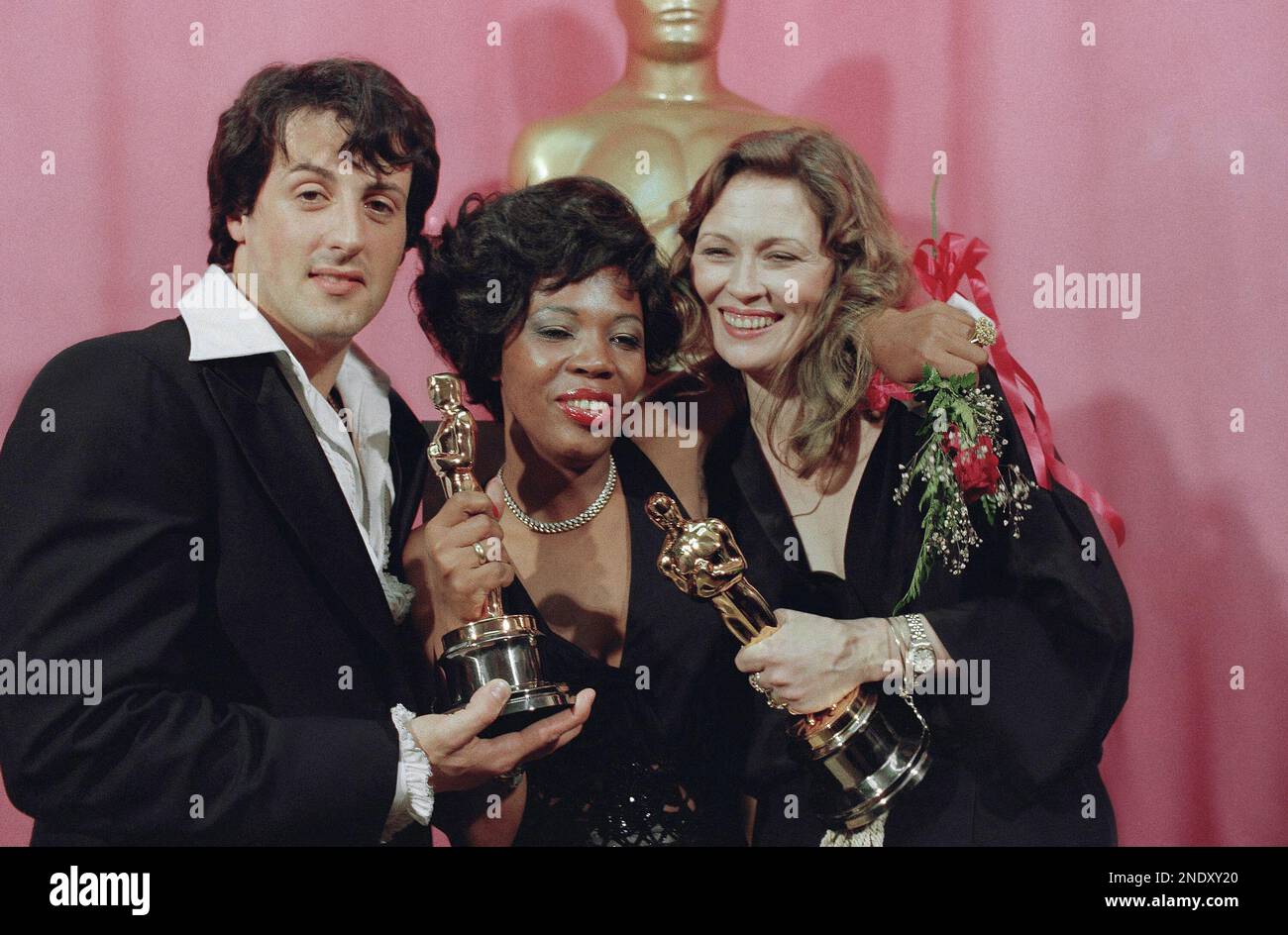 Faye Dunaway, right, holds the Oscar she won for best actress in ...