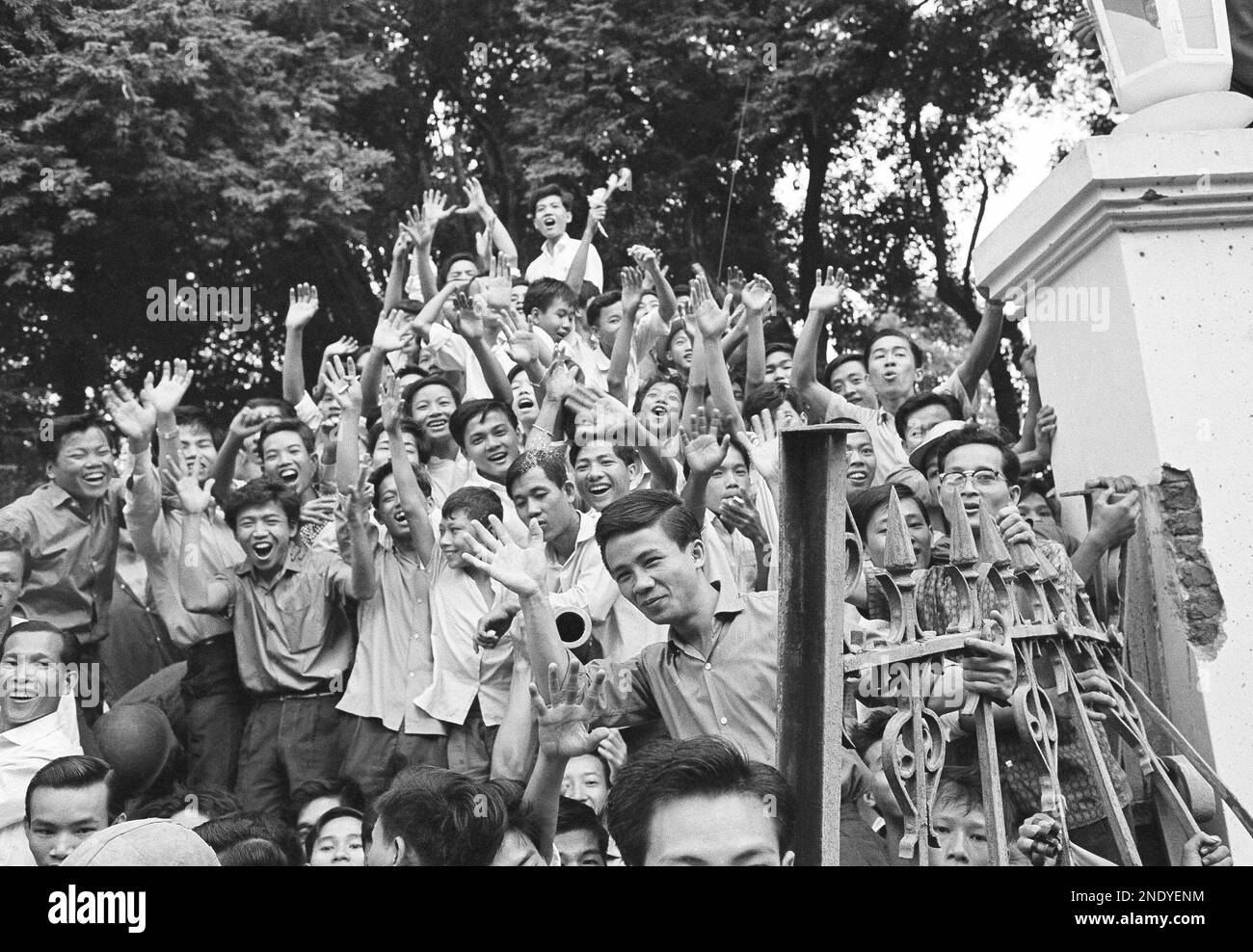 Jubilant South Vietnamese crowd flows through the gates of the ...