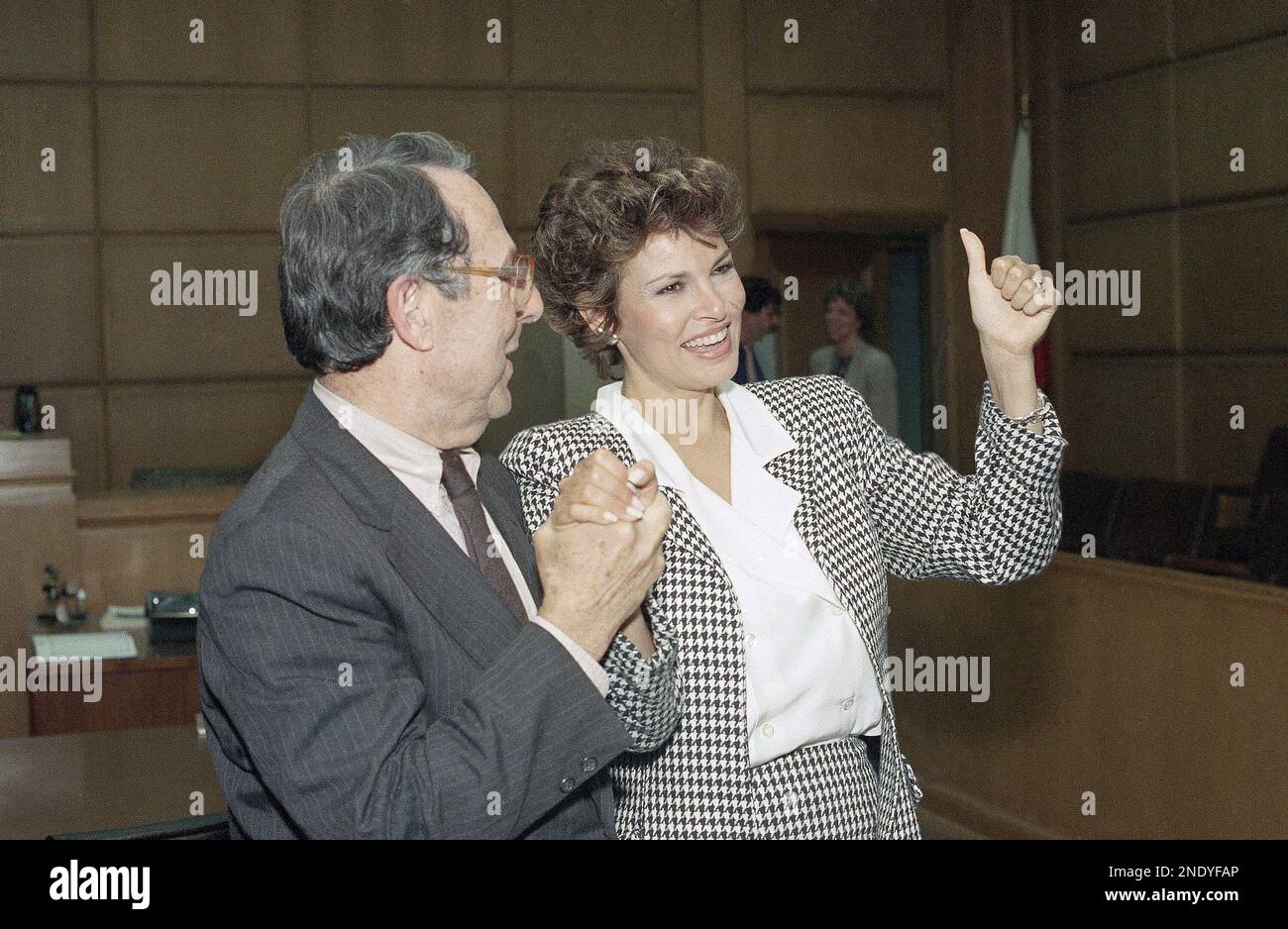 Actress Raquel Welch gives the thumbs up signal to reporters as her ...