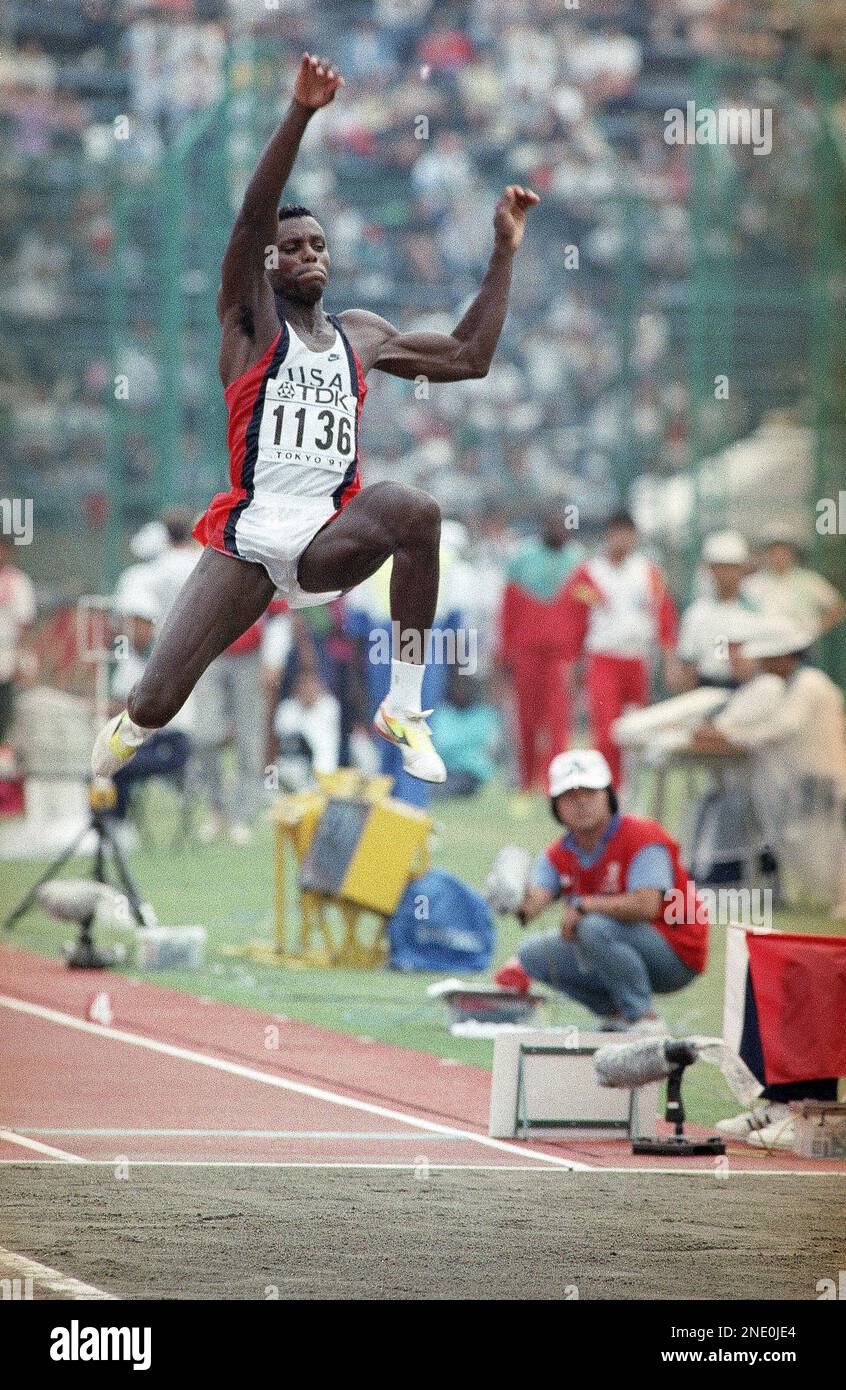 USA's Carl Lewis, world record holder and world champion in t he 100 ...