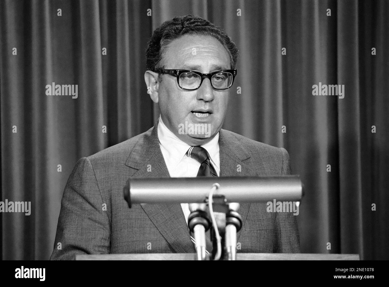 Secretary of State Henry A. Kissinger briefs newsmen at the White House ...