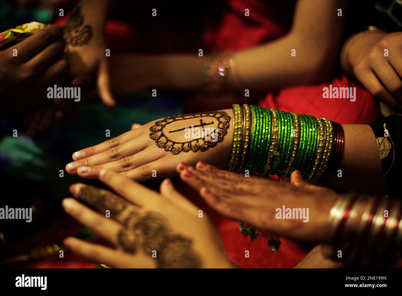 Pakistani Christian girls, paint their hands with henna paste, in ...