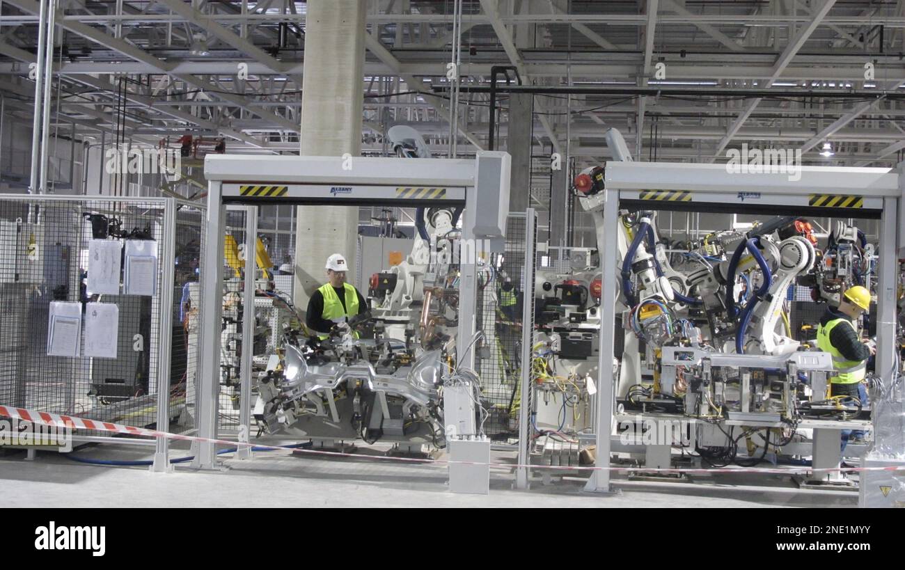 Working at Volkswagen's unfinished assembly plant in Chattanooga, Tenn ...