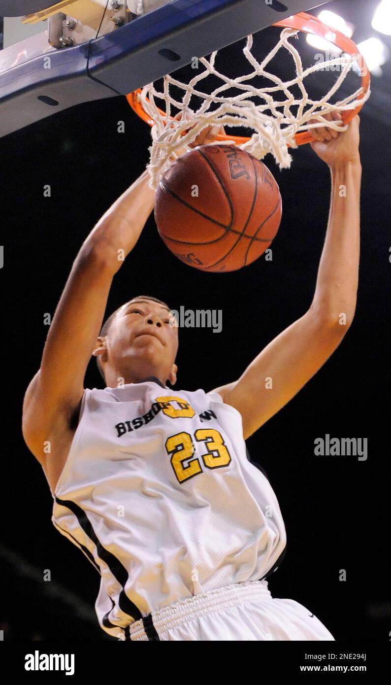 Brandon Ashley from Bishop O'Dowd in Oakland dunks the ball during the ...