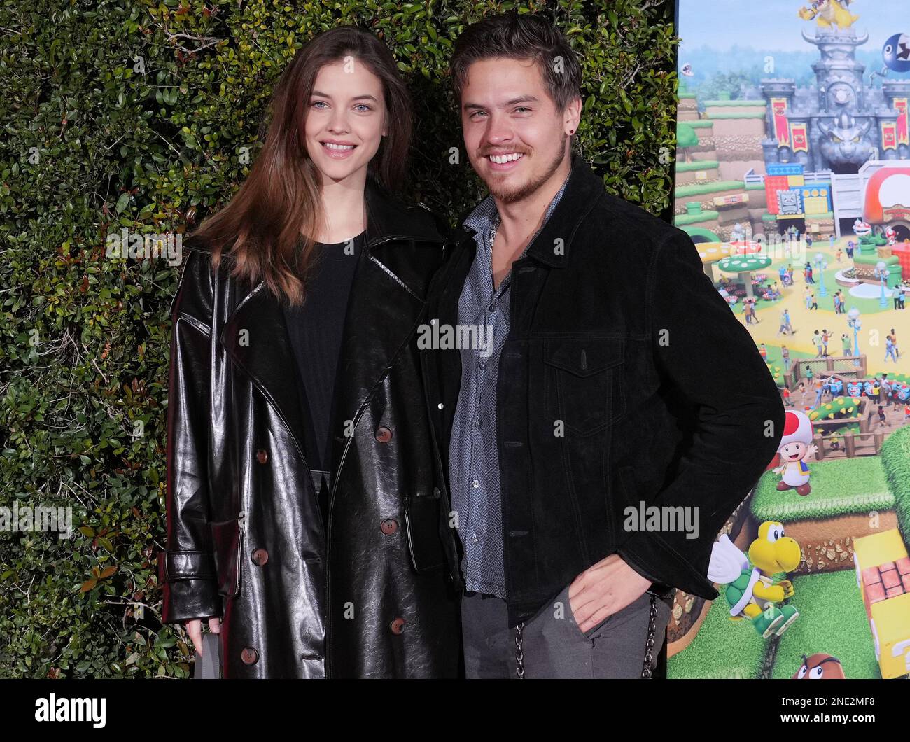 (L-R) Barbara Palvin und Dylan Sprouse bei der SUPER NINTENDO WORLD ...