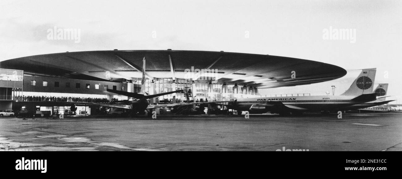 Pan American World Airways? revolutionary new terminal brings the plane ...